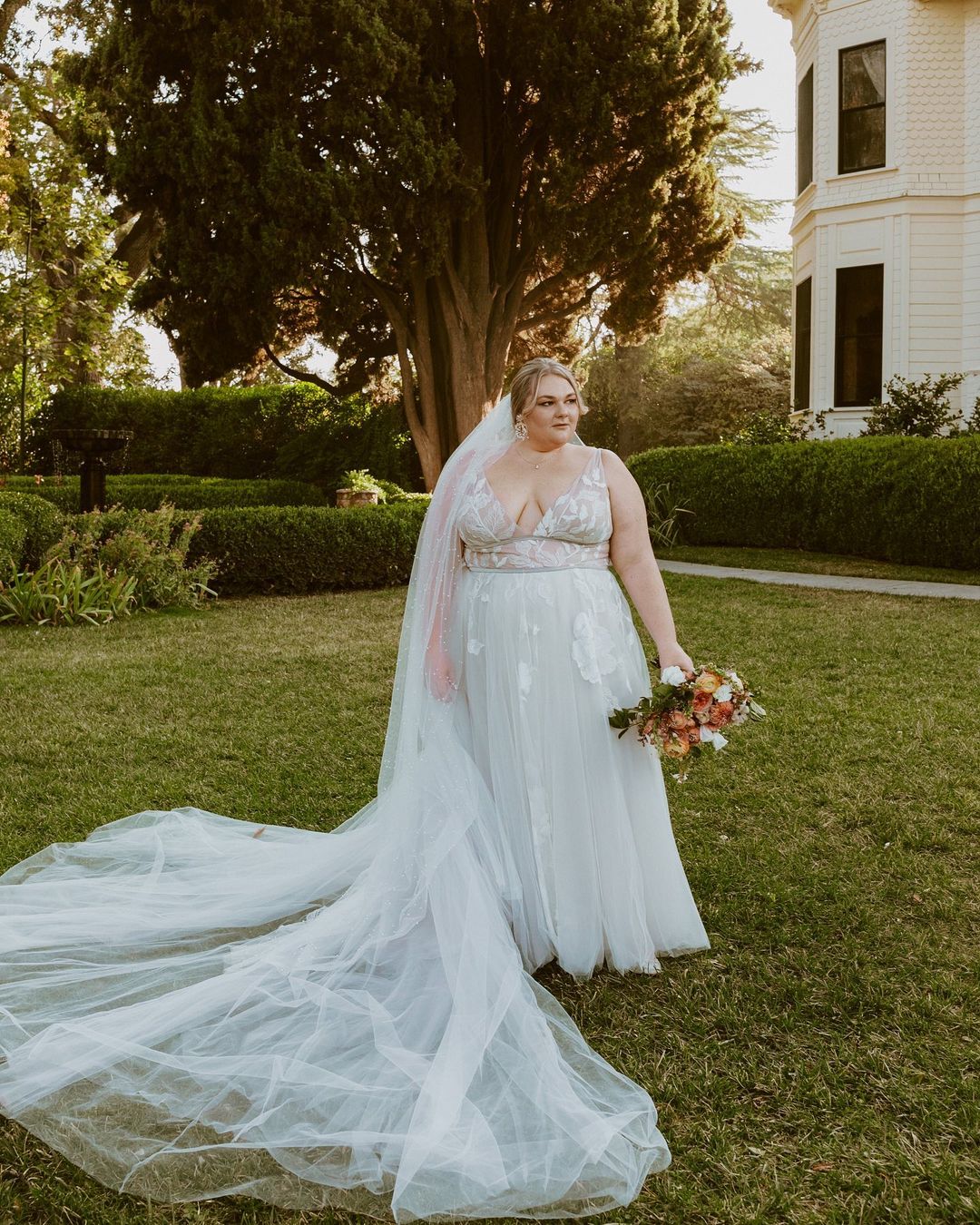 37 Best Plus Size Wedding Dresses for Flattering Curvy Brides