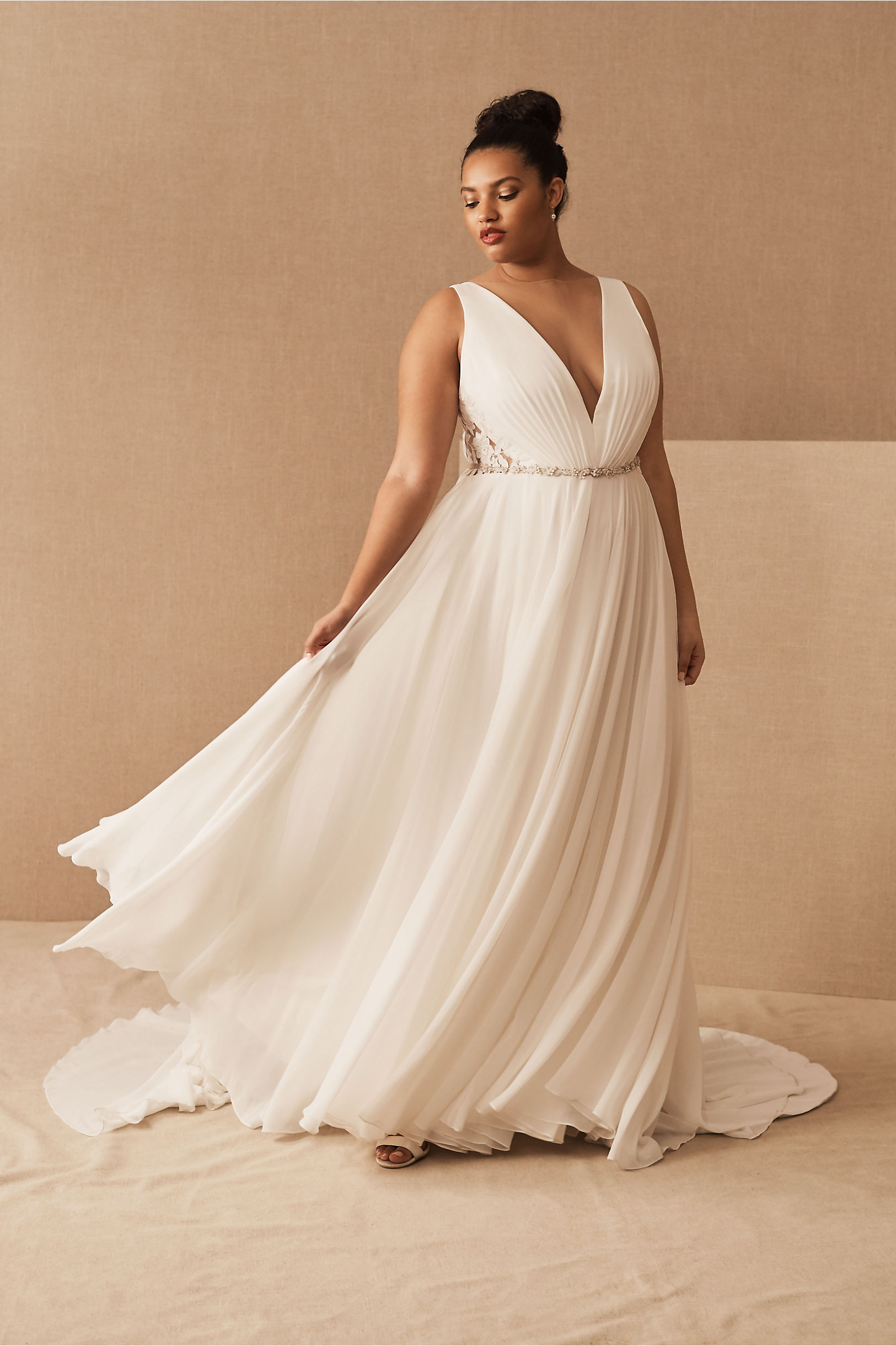 39 Best Simple Wedding Dresses for a Stunning Bridal Look