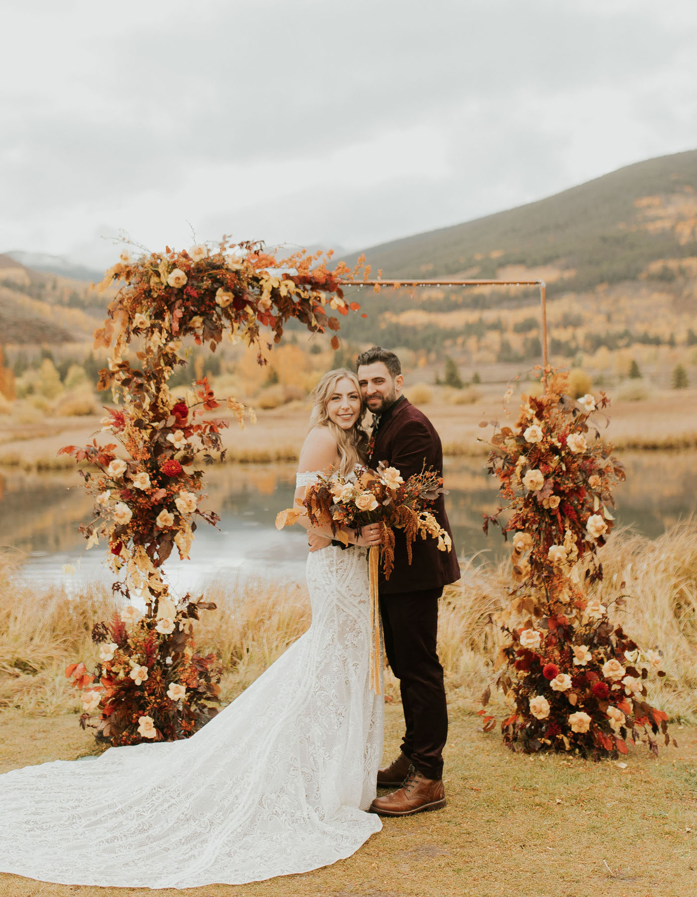 47 Fall Wedding Ideas for 2026: Colors, Decor & Planning Tips