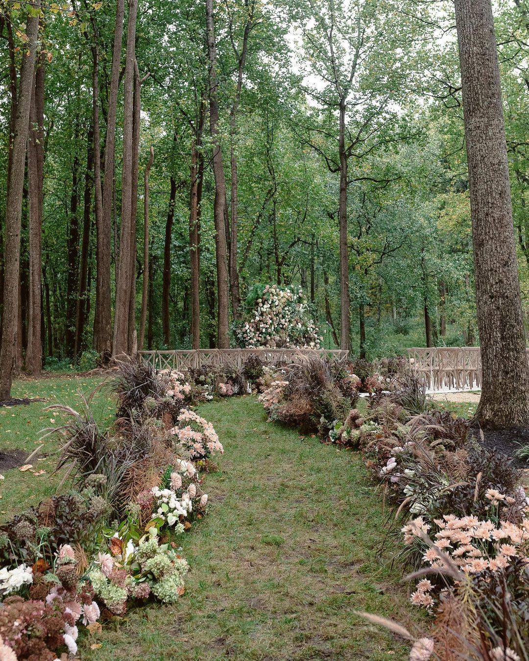 35 Wedding Aisle Decor Ideas We’re Obsessed With