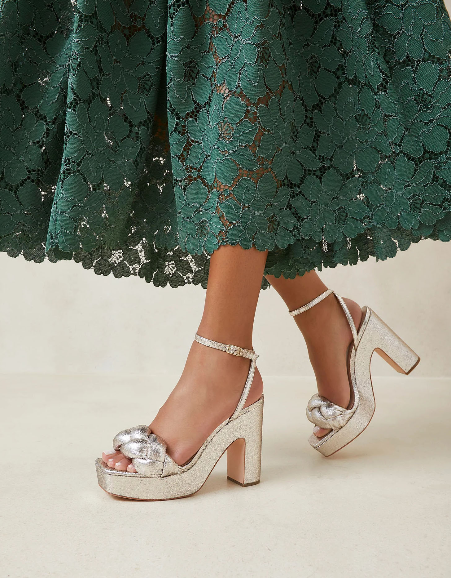 25 Pretty Green Wedding Dresses for an Unexpected Dream Look