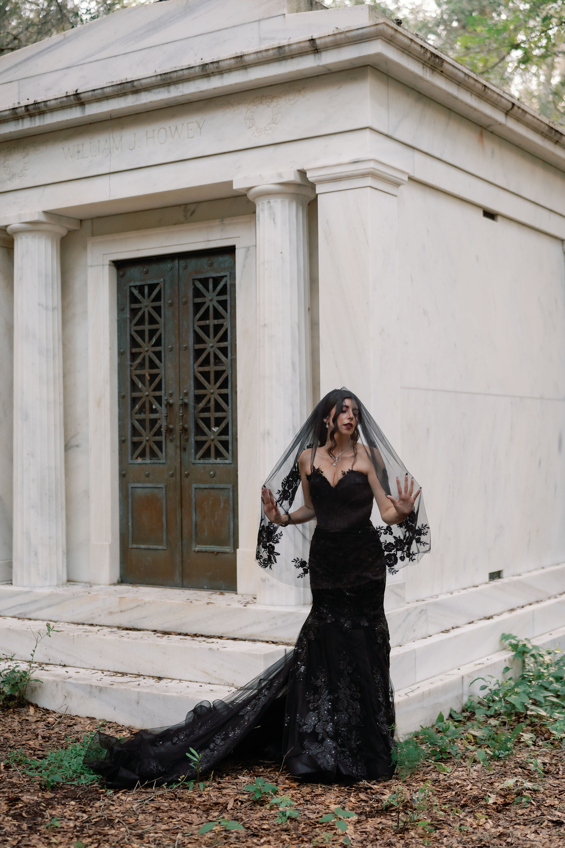 Gothic Meets Glam For This Spooky Halloween-Inspired Wedding