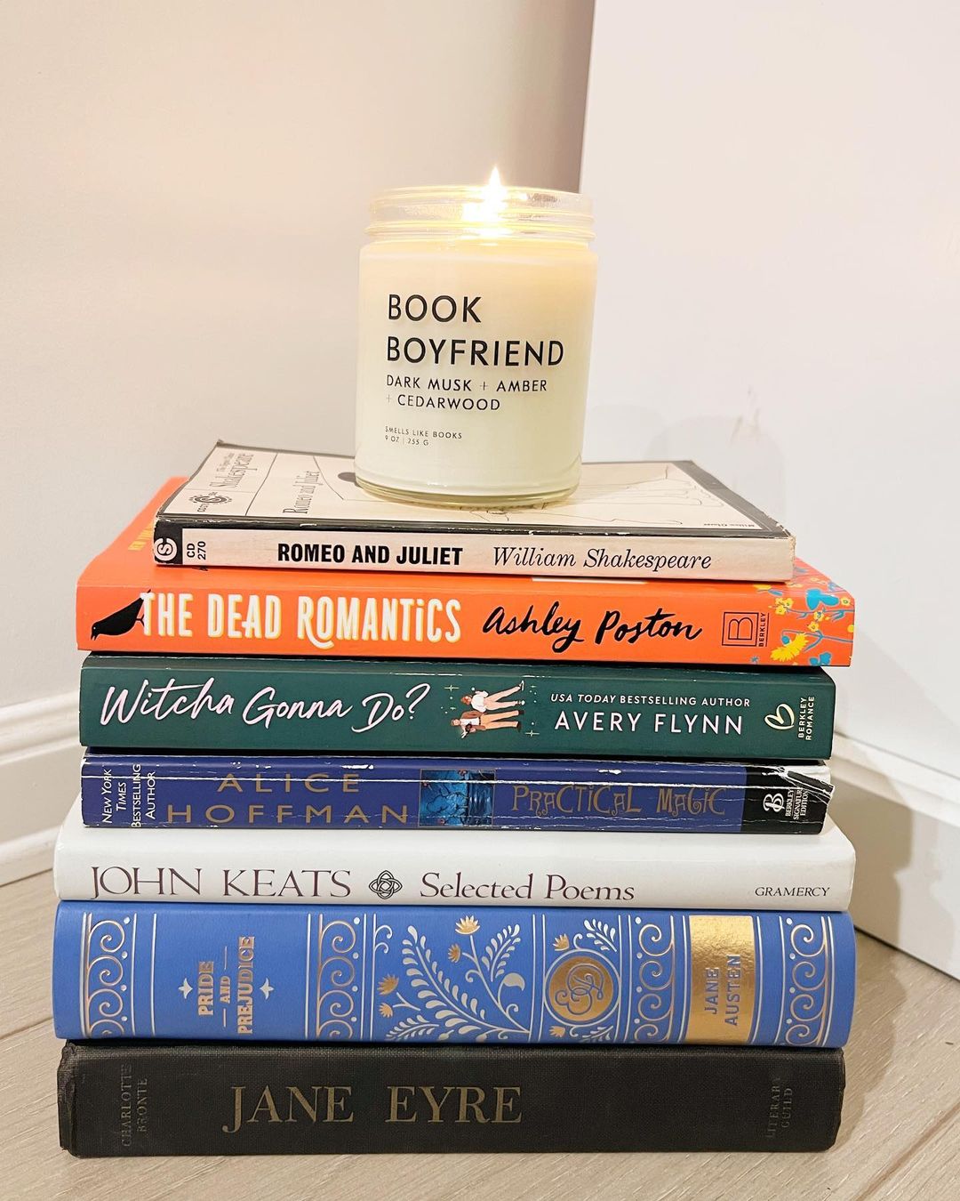 56 Best Gifts for Book Lovers + Avid Readers They’ll Actually Love