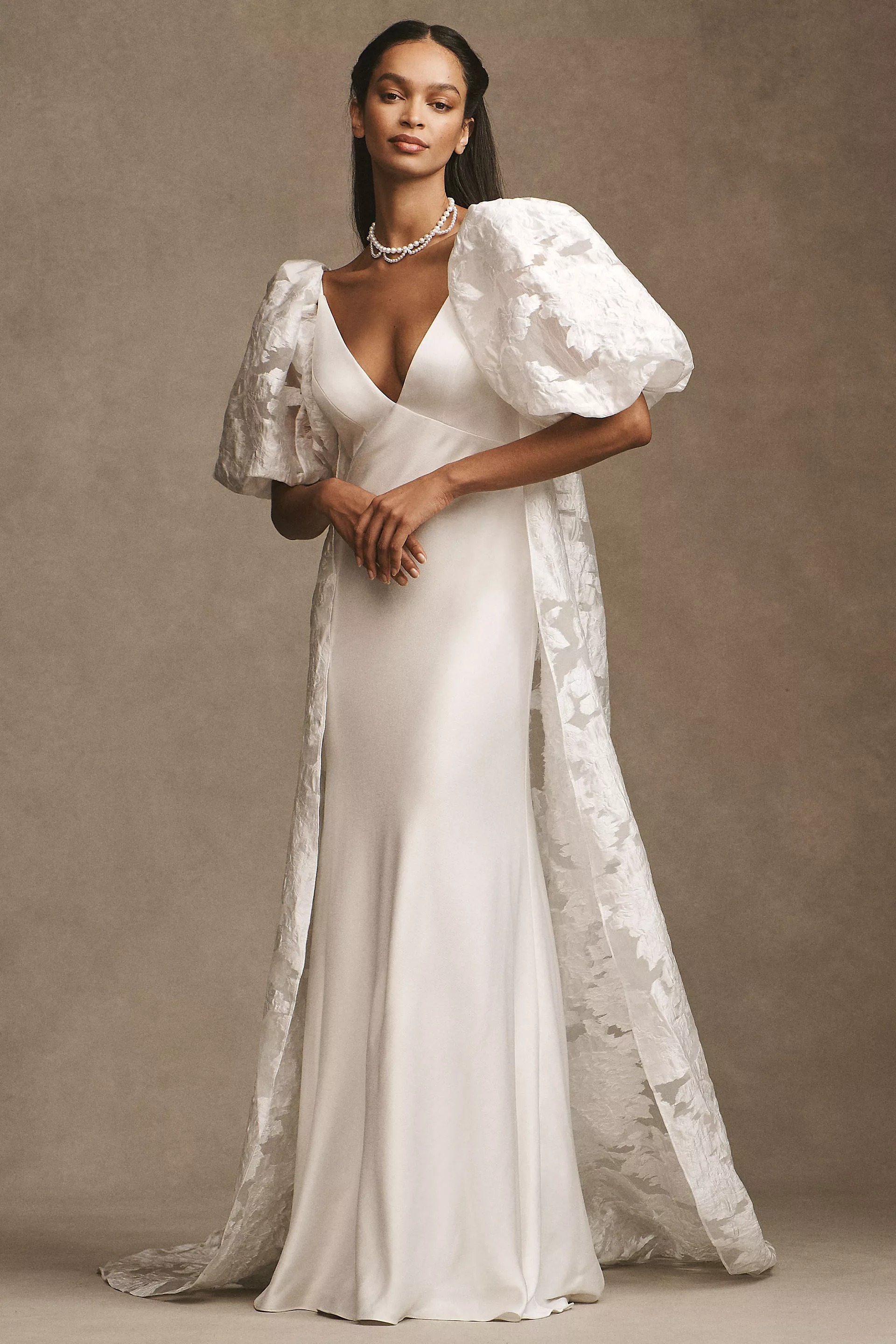 31 Bridal Cape and Wedding Capelet Designs for a Dreamy Look