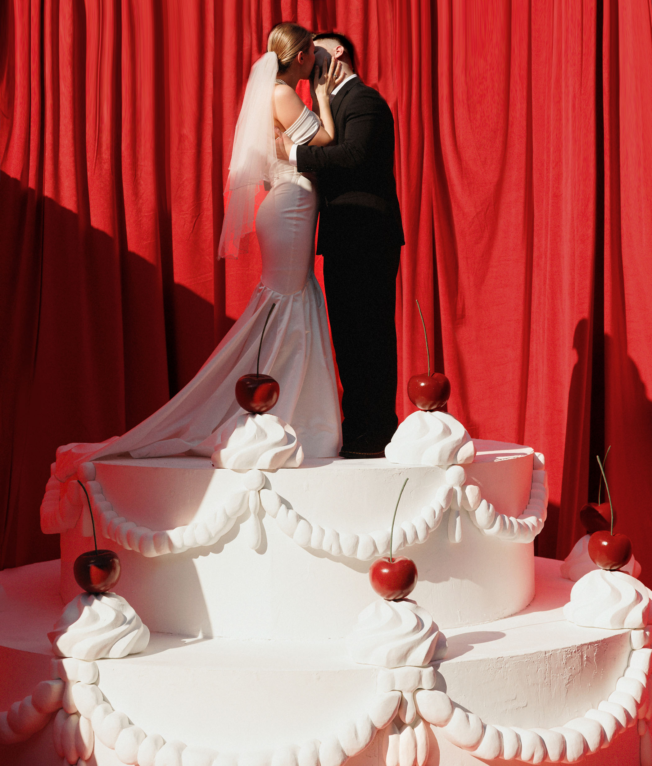 This Classic + Quirky Couple Got Married on Top of a Giant Wedding Cake ...