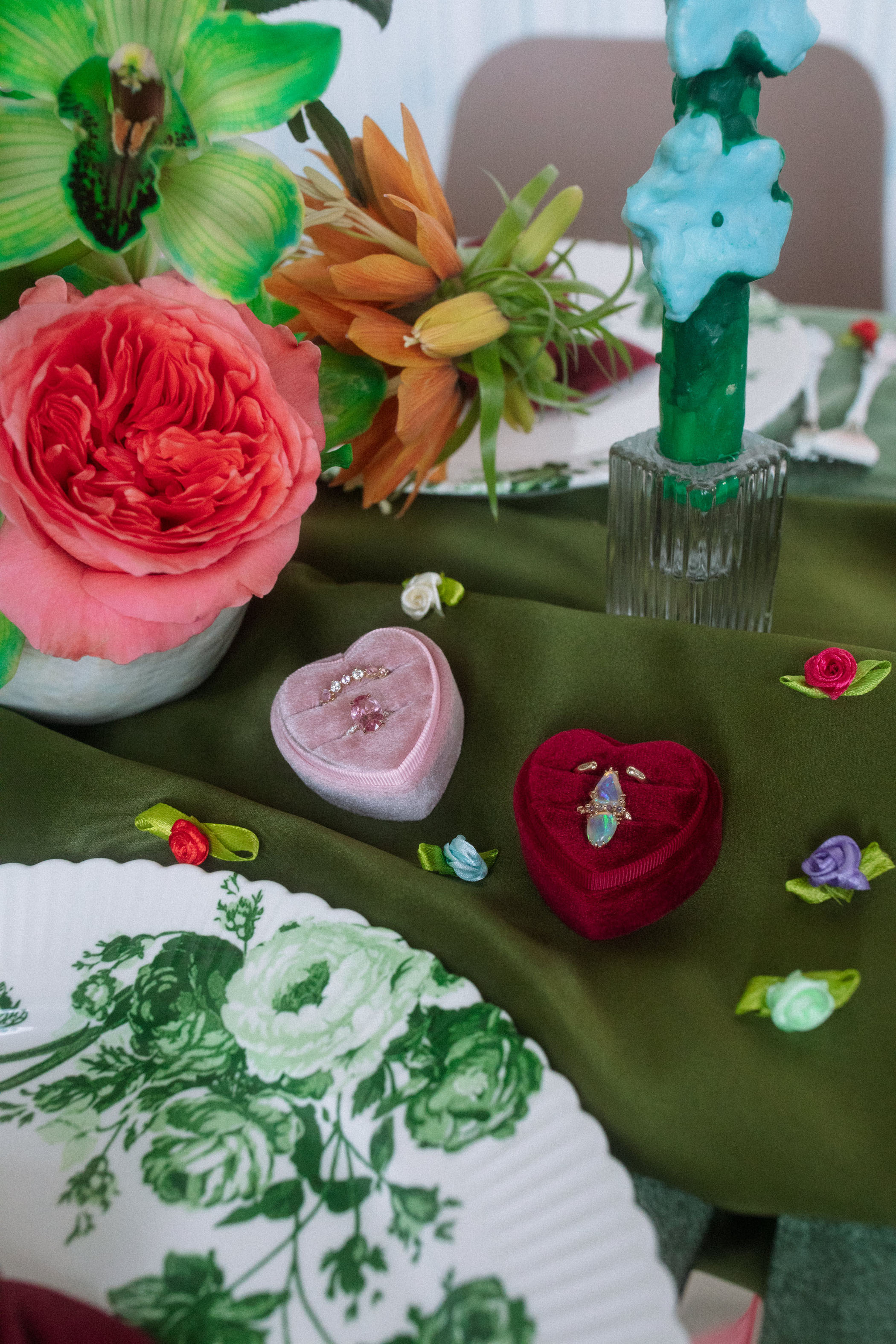 “Embracing the Unconventional:” This Maximalist, 90s-Inspired Wedding ...