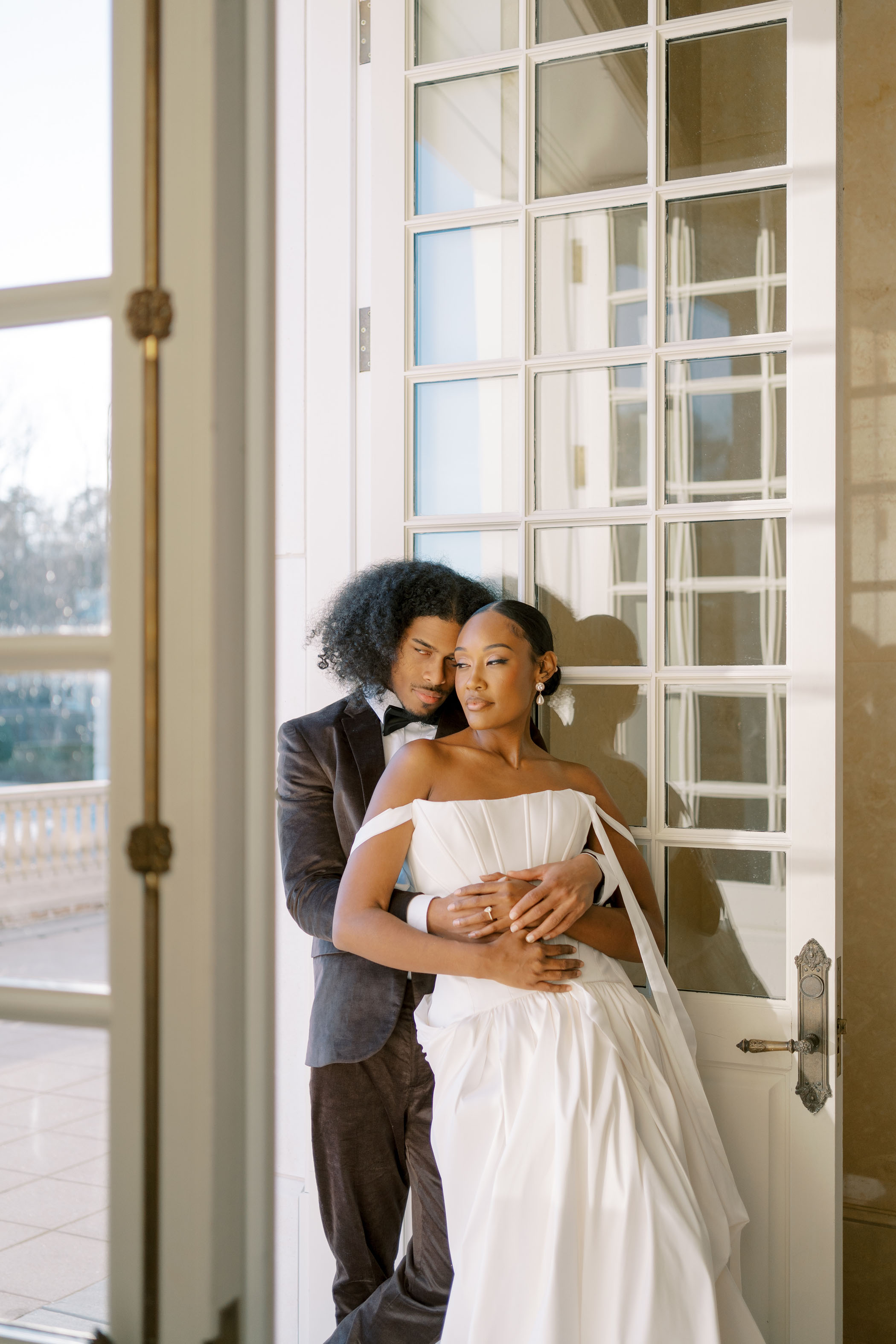 “Antiquity with a Modern Touch” for This Chic + Dreamy Earth Tone ...