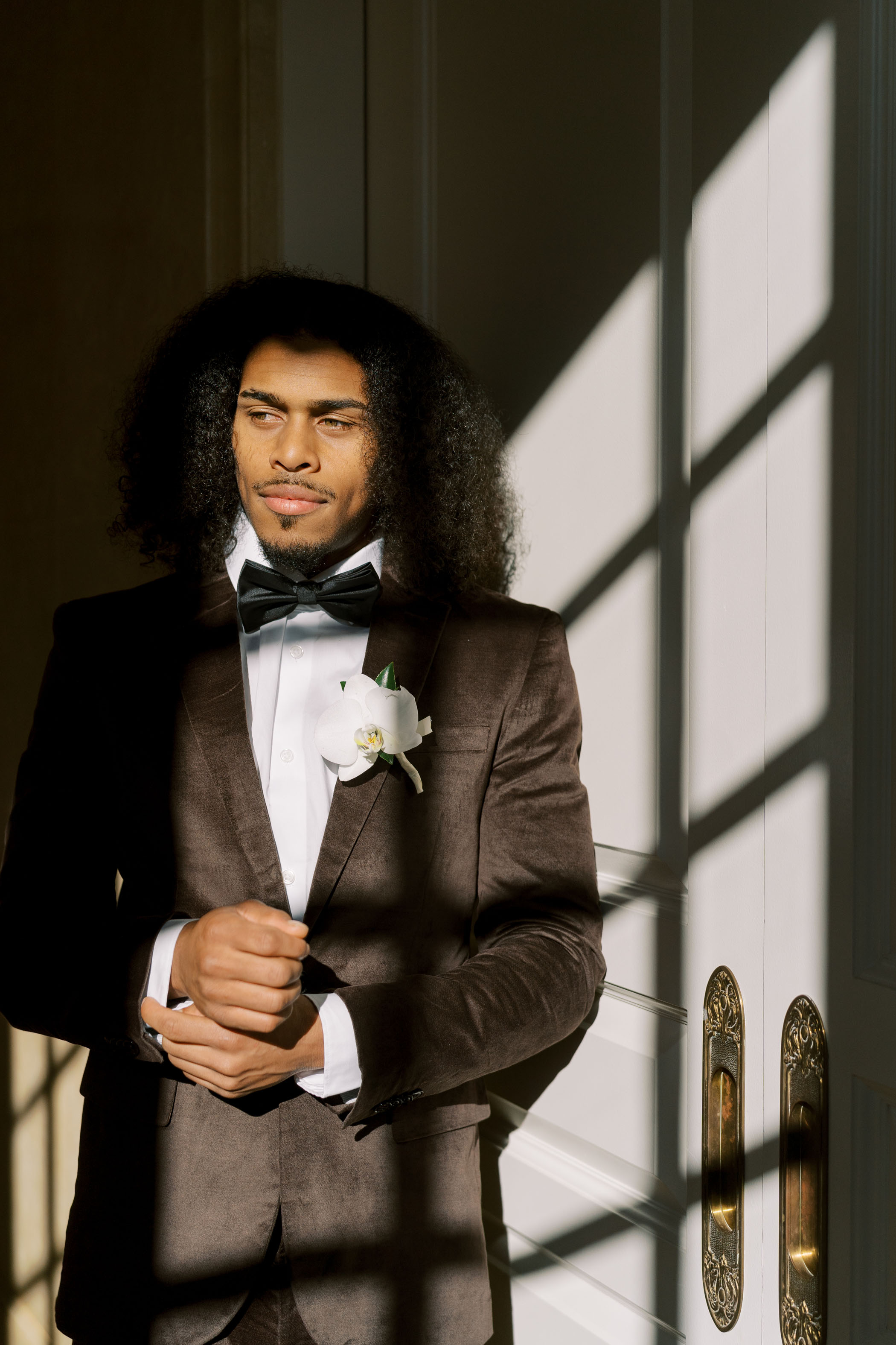 “Antiquity with a Modern Touch” for This Chic + Dreamy Earth Tone ...