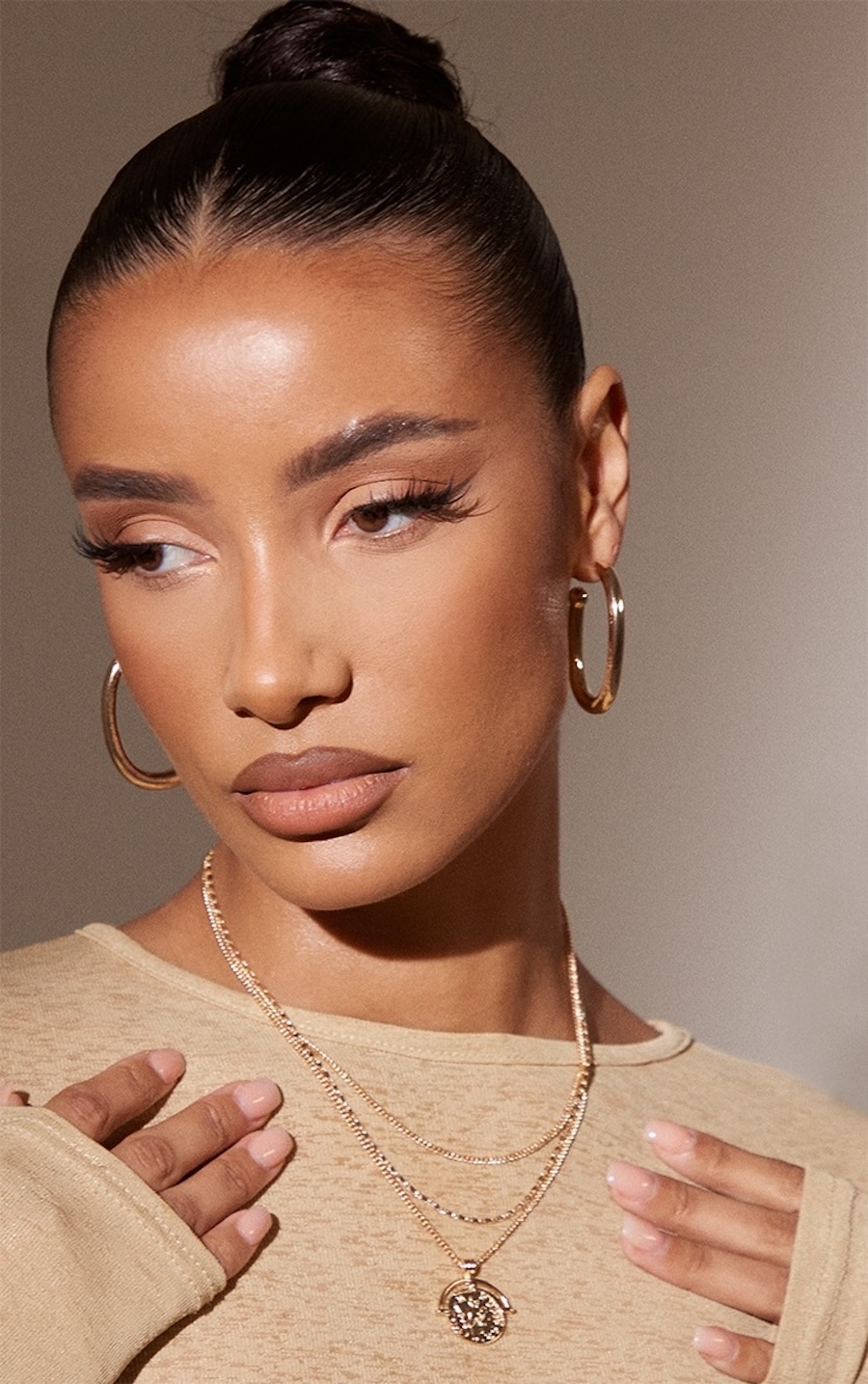 Clean Girl Aesthetic - What The Trend Is + Clothes and Outfit Ideas