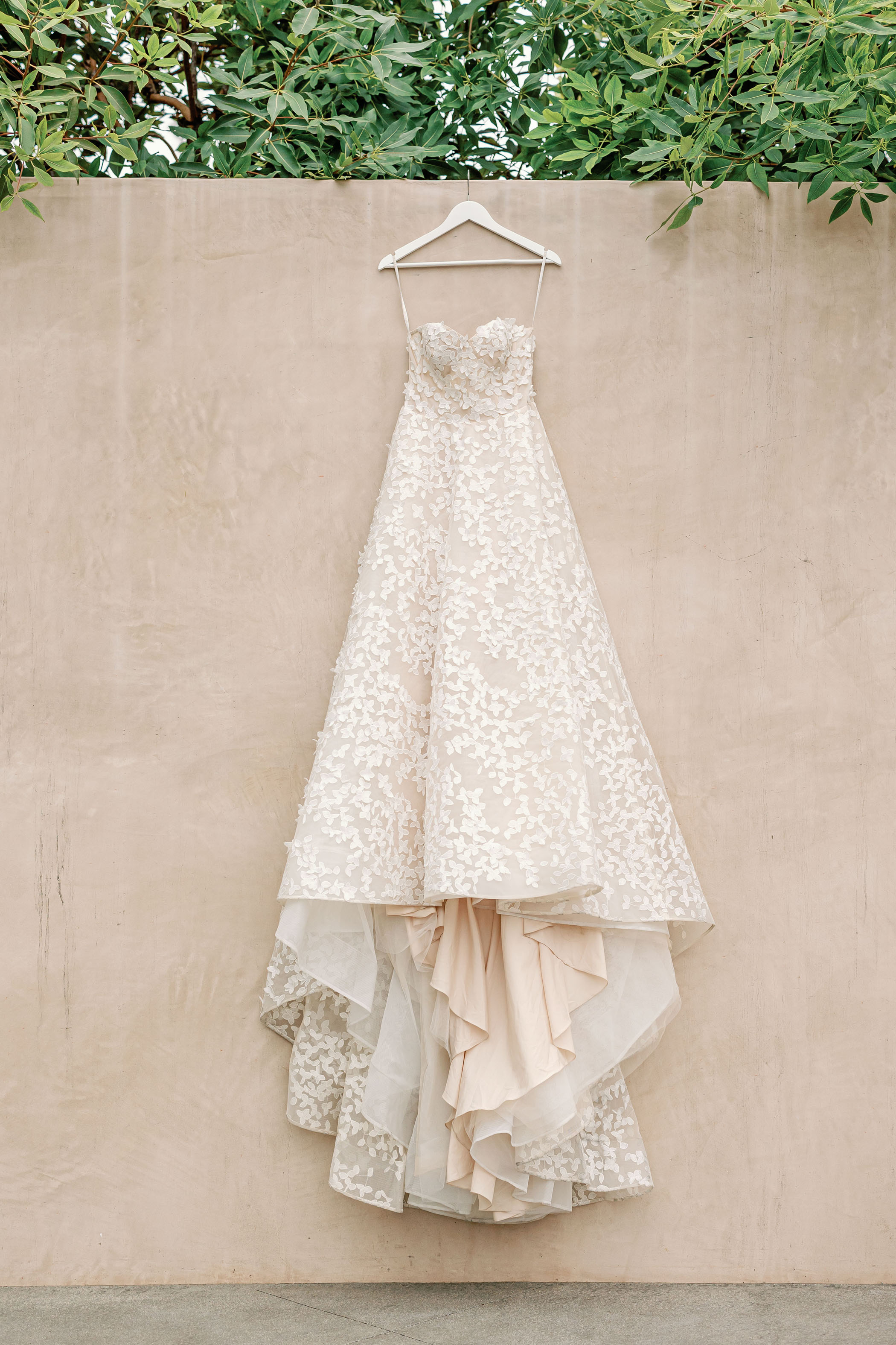 This Peach + Lavender "Retro Chic" Wedding Was A Disco Daydream