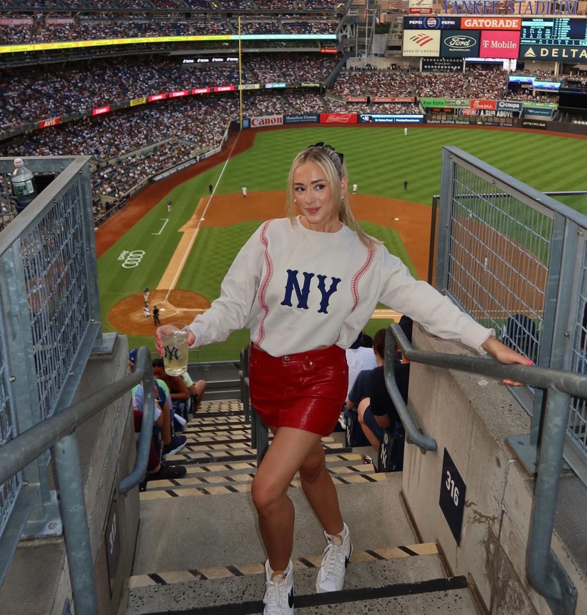 What To Wear To A Baseball Game - Attire Ideas Guide + 5 Cute Outfits ...