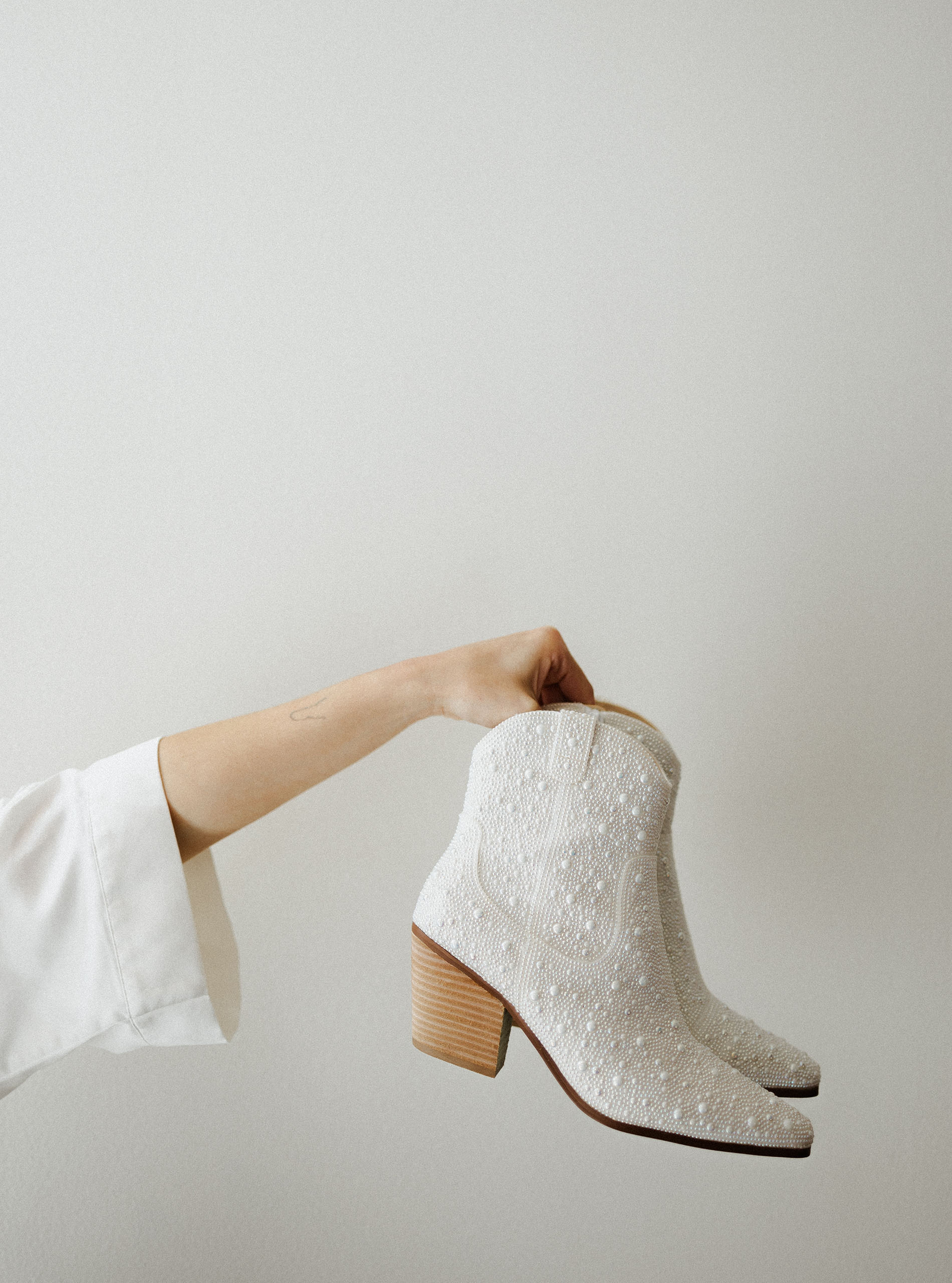 The Bride Rocked a Glam Wedding Jumpsuit For This Chic + Vibrant ...