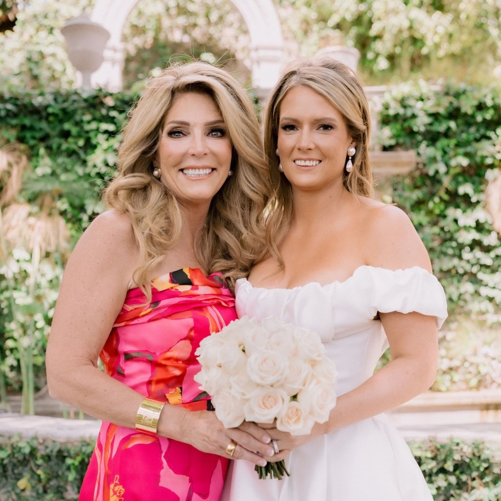 33 Best Mother of the Bride Dresses That Are Not Frumpy