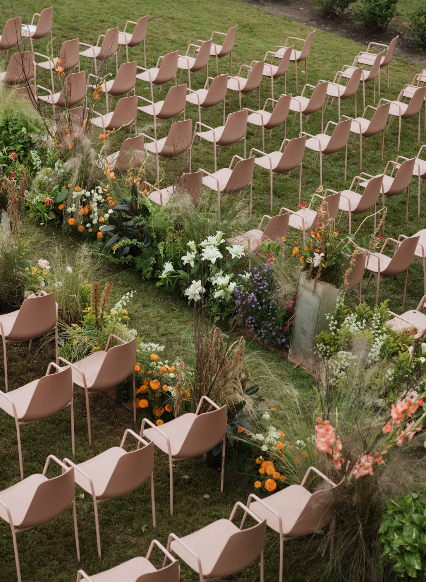 Love in Full Bloom: 10 Wedding Flower Trends That Will Rule 2025