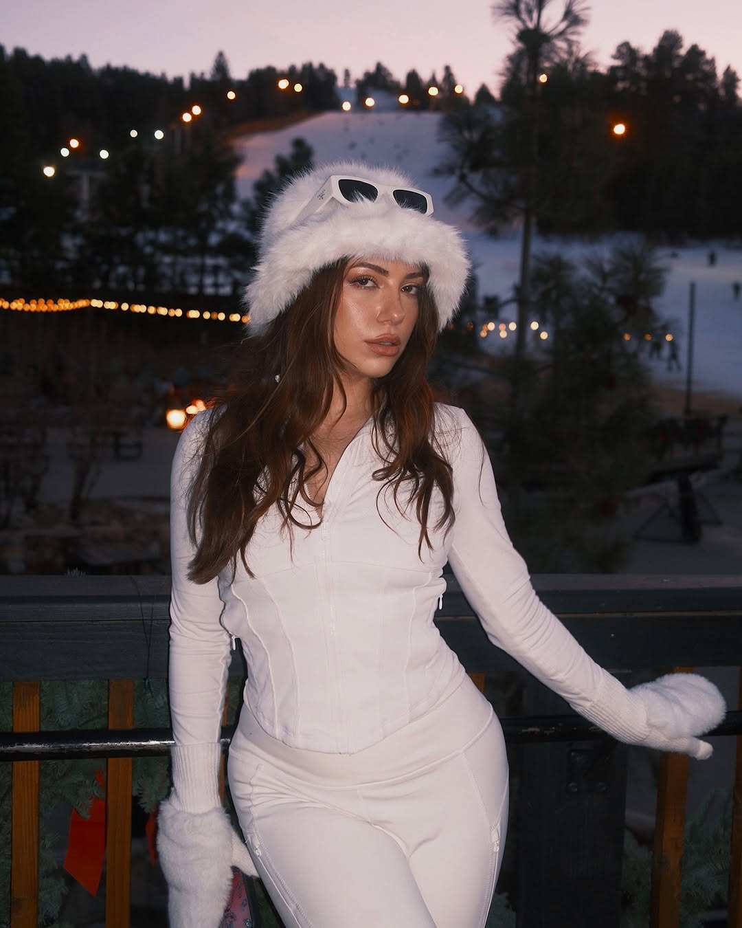 The Complete Apres Ski Outfit + Style Guide - Fashion Attire Must-Haves