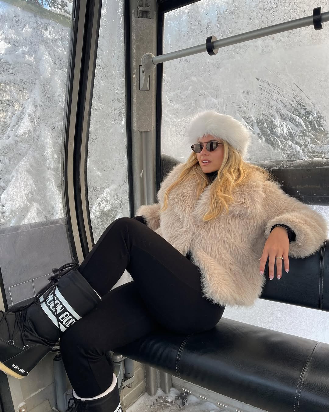 The Complete Apres Ski Outfit + Style Guide - Fashion Attire Must-Haves