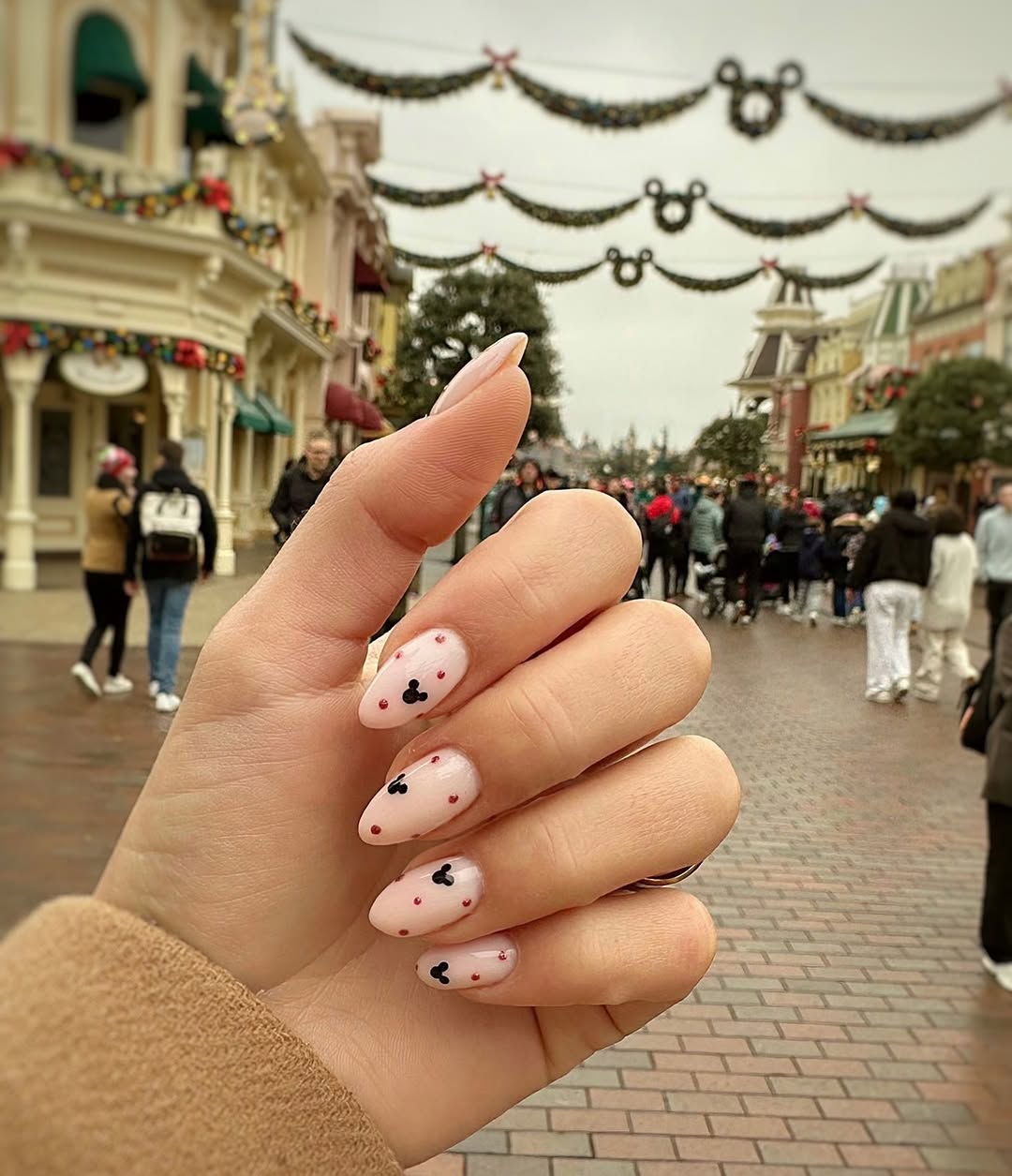 35 Cute Disney Nails Designs And Ideas For Your Next Disney World Visit