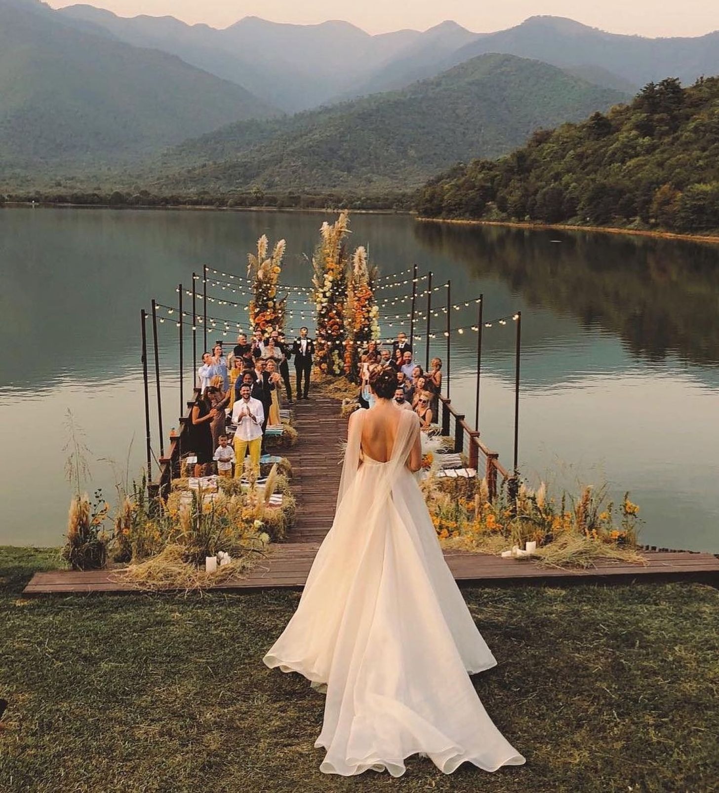 35 Small Wedding Ideas For The Dreamiest Intimate Micro Ceremony