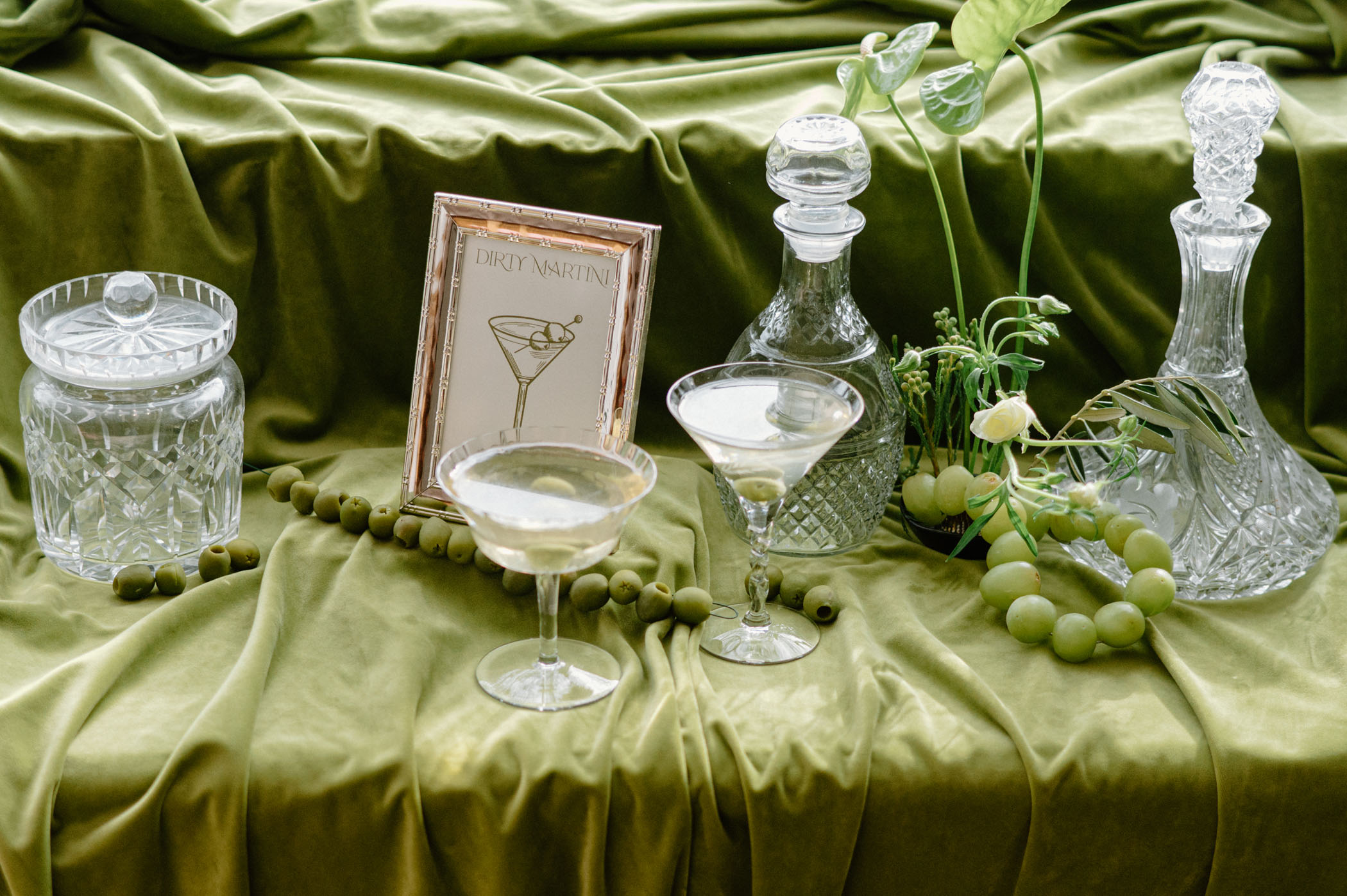 Going Green: This Trendy Bridal Shower Inspo Was Drenched in Lush Green ...