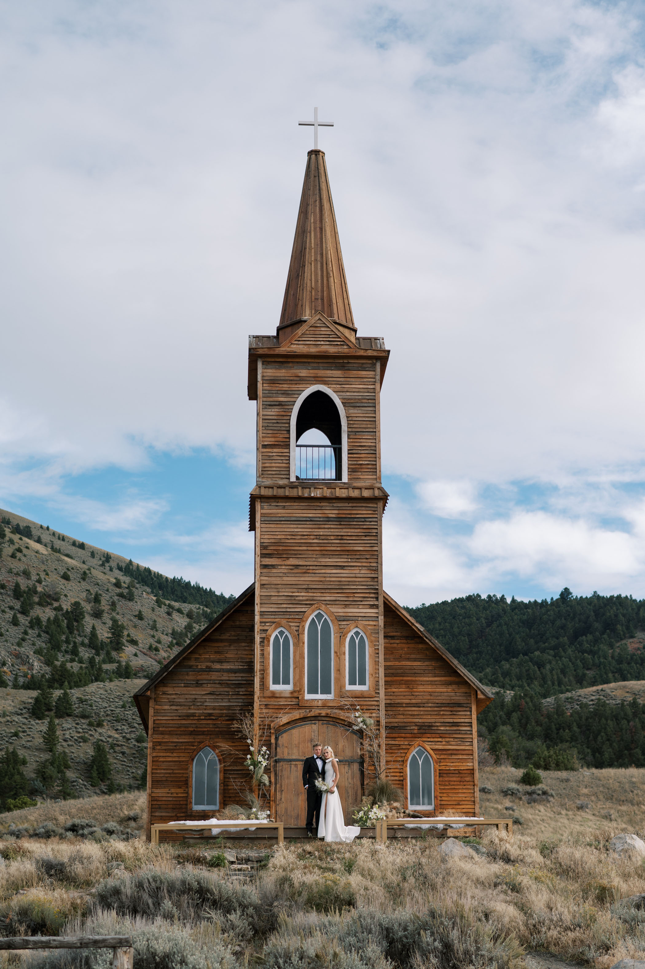 How the West Was WONderful: A Chic + Modern Montana Wedding