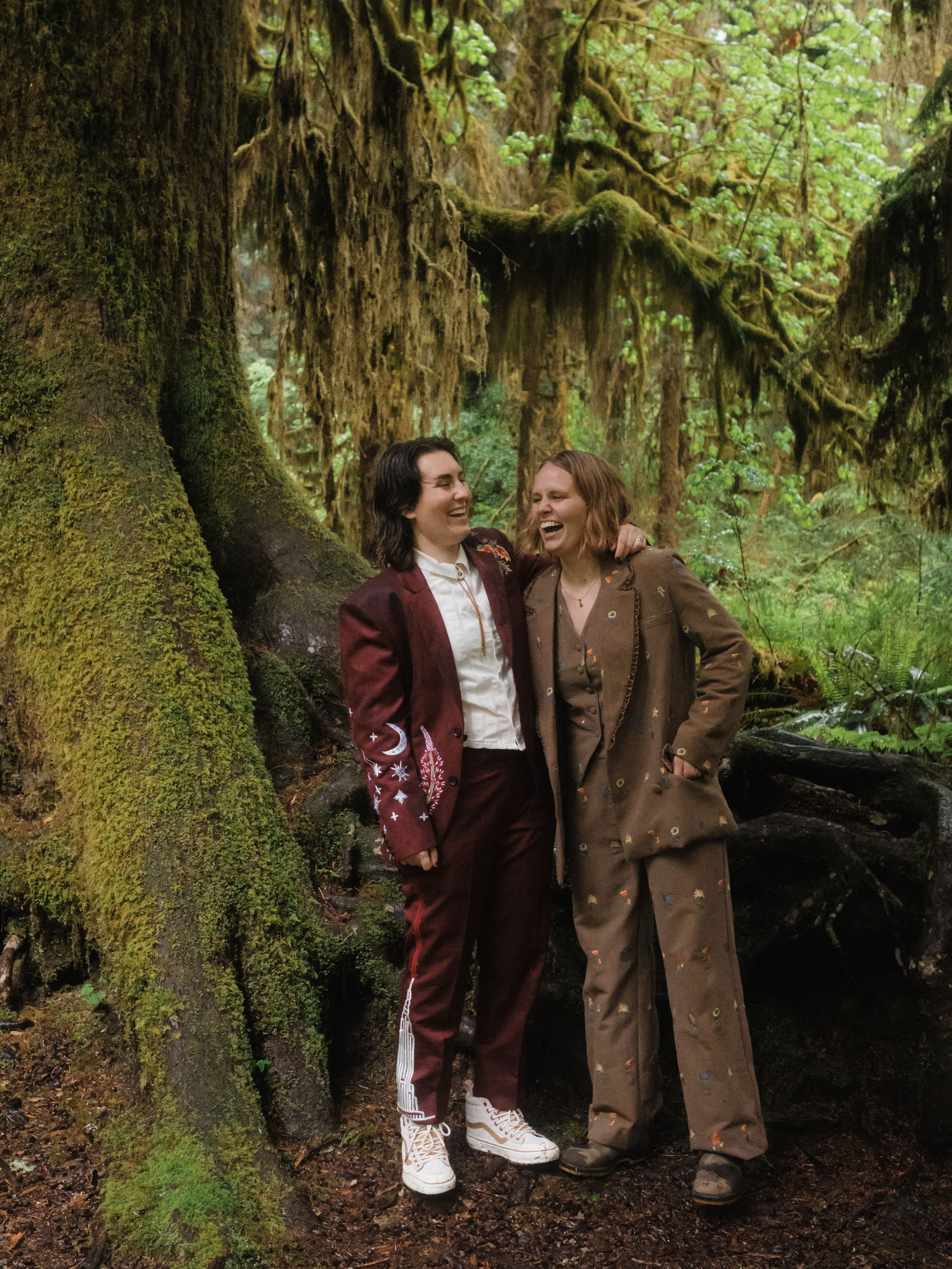 This Micro Wedding in the Stunning Hoh Rain Forest Ended with a ...